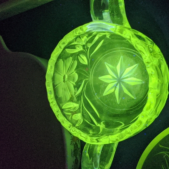 Accents | Vintage Manganese Uv Reactive Glass Bowl With Flower Detail ...